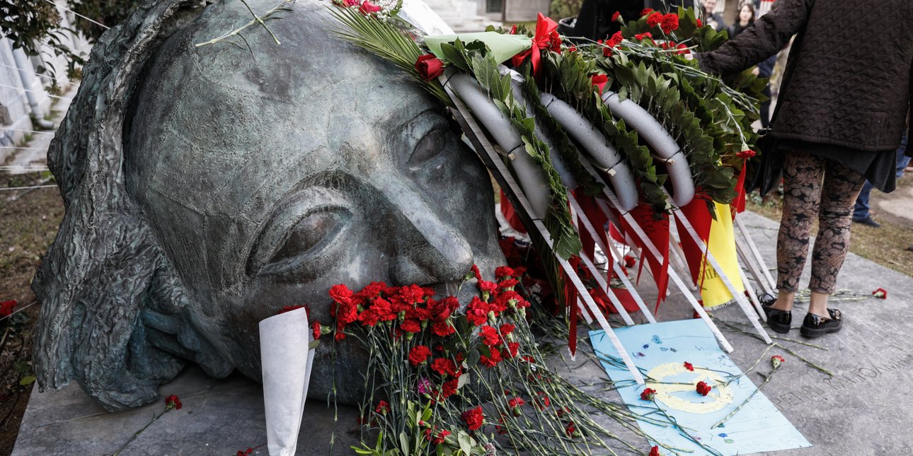 Στο Πολυτεχνείο αντιπροσωπείες ΚΚΕ και ΚΝΕ: «Τα μηνύματά του παραμένουν ...