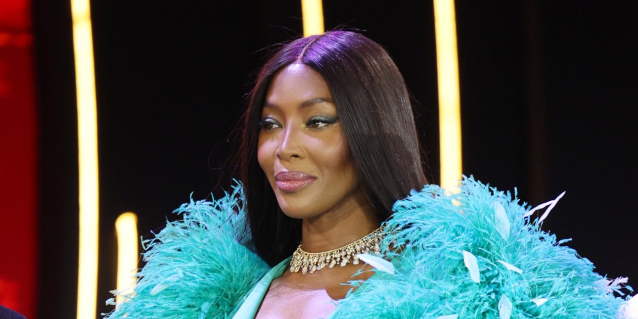 Η Ναόμι Κάμπελ πιο απαστράπτουσα από ποτέ -Με τουαλέτα Valentino γεμάτη ...