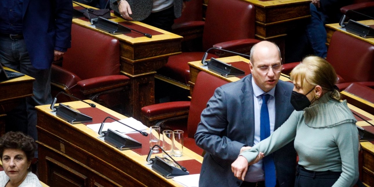 Νέα Δημοκρατία: Εποχές Χρυσής Αυγής όσα έγιναν εναντίον της Φωτεινής ...