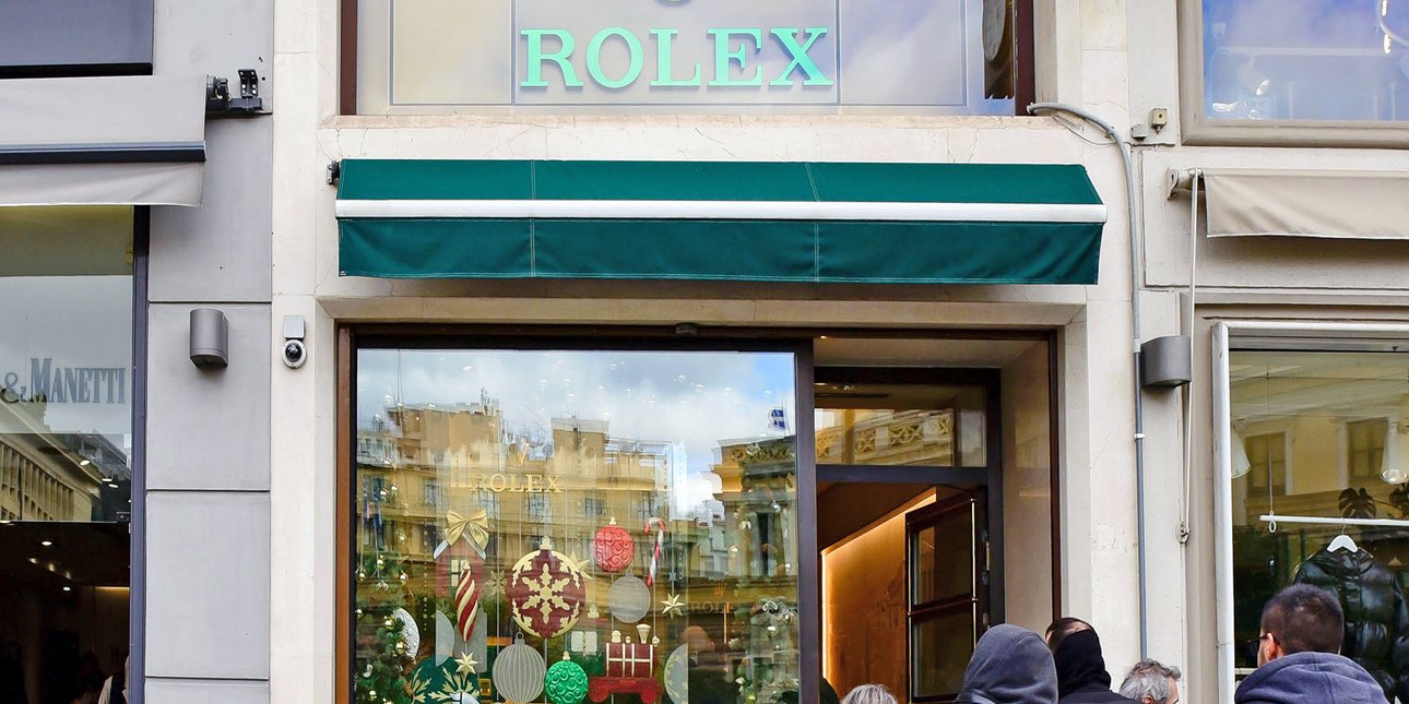 Ληστεία στη Rolex: Οι ομοιότητες με τους «Ροζ Πάνθηρες» και το λάθος ...