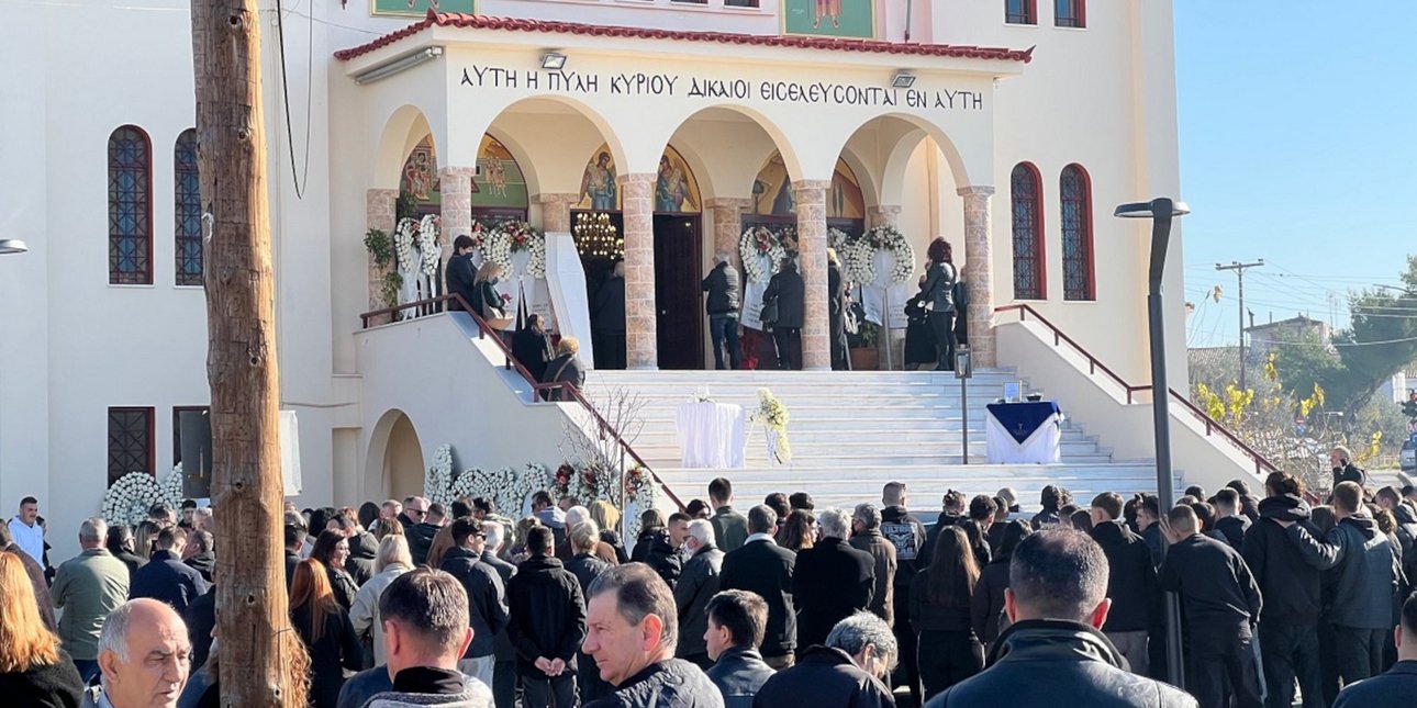 Αγρίνιο: Ανείπωτη θλίψη στο τελευταίο «αντίο» στον 18χρονο που χάρισε ...