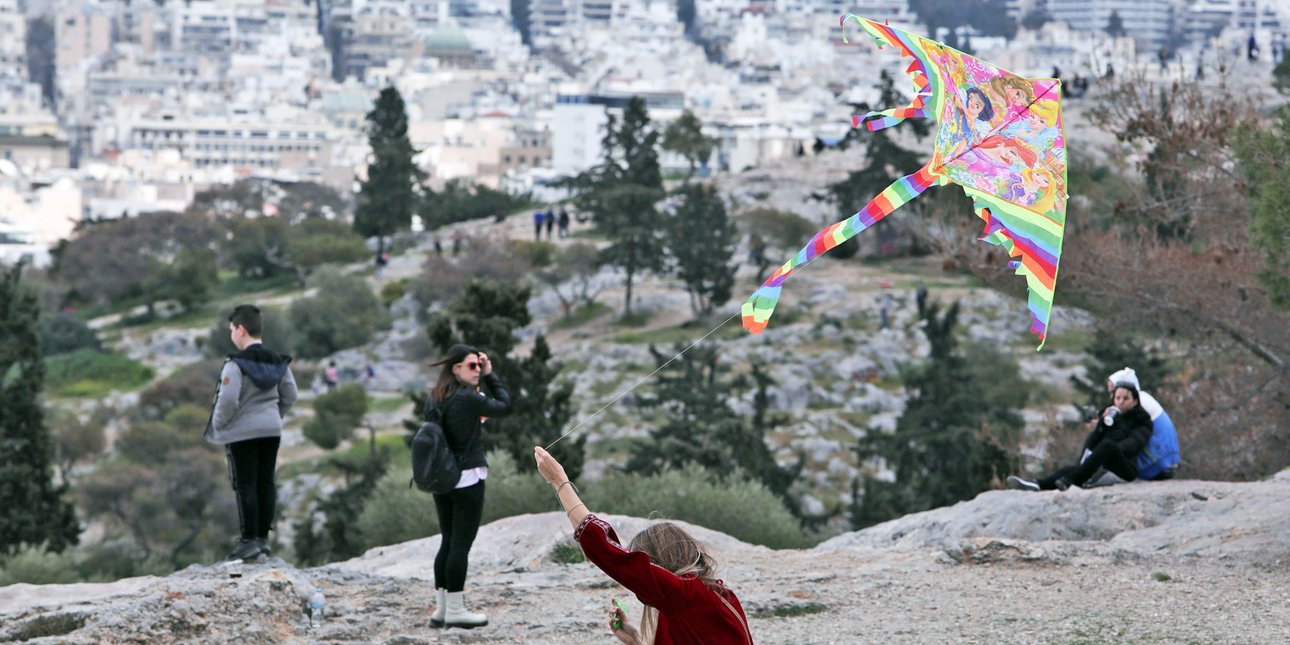 Ο καιρός της Καθαράς Δευτέρας: Πέταγμα χαρταετού με συννεφιά, βροχές ...