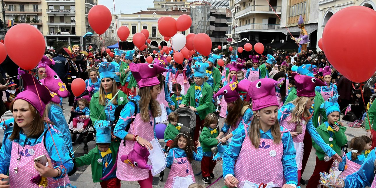 «Βουλιάζει» από επισκέπτες η Πάτρα για το καρναβάλι -Τα ΚΤΕΛ φέρνουν 25 ...