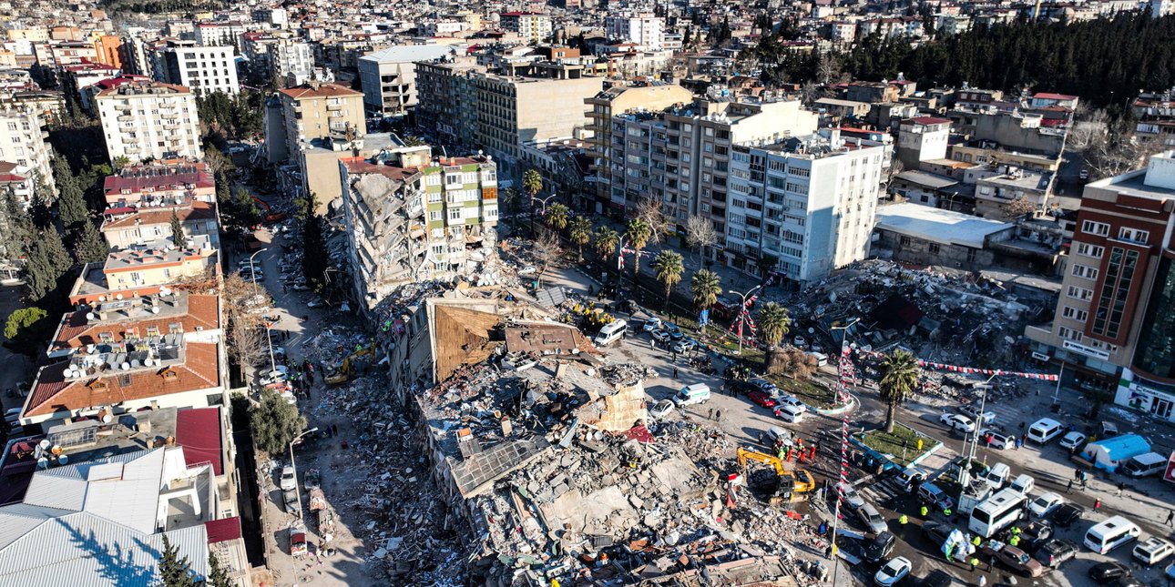 Σεισμός στην Τουρκία: Η Ελληνική Ομάδα Διάσωσης στη μάχη της έρευνας ...