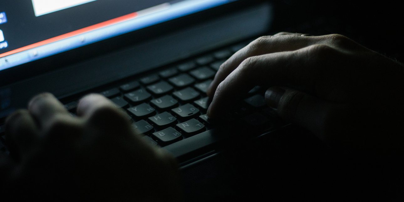 Λαύριο: Συνελήφθησαν 17χρονη και 14χρονος για παιδική πορνογραφία ...
