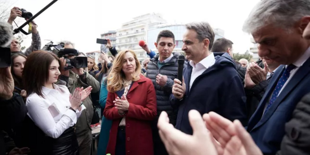 Μητσοτάκης για Παπαδημούλη: Κάποιοι πίνουν τον εσπρέσο τους και τρώνε ...