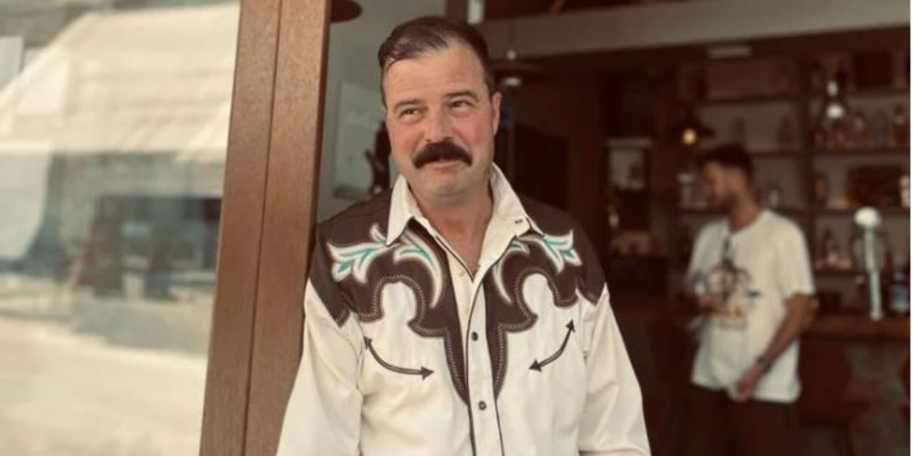 Ο Christopher King που έκανε διεθνή ωδή στα μοιρολόγια της Ηπείρου μιλά ...