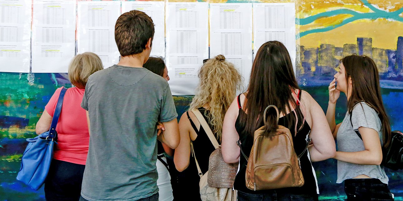 Πανελλήνιες 2023: Τι ώρα «βγαίνουν» τα θέματα, πώς θα δείτε τις απαντήσεις [οδηγός] - iefimerida.gr