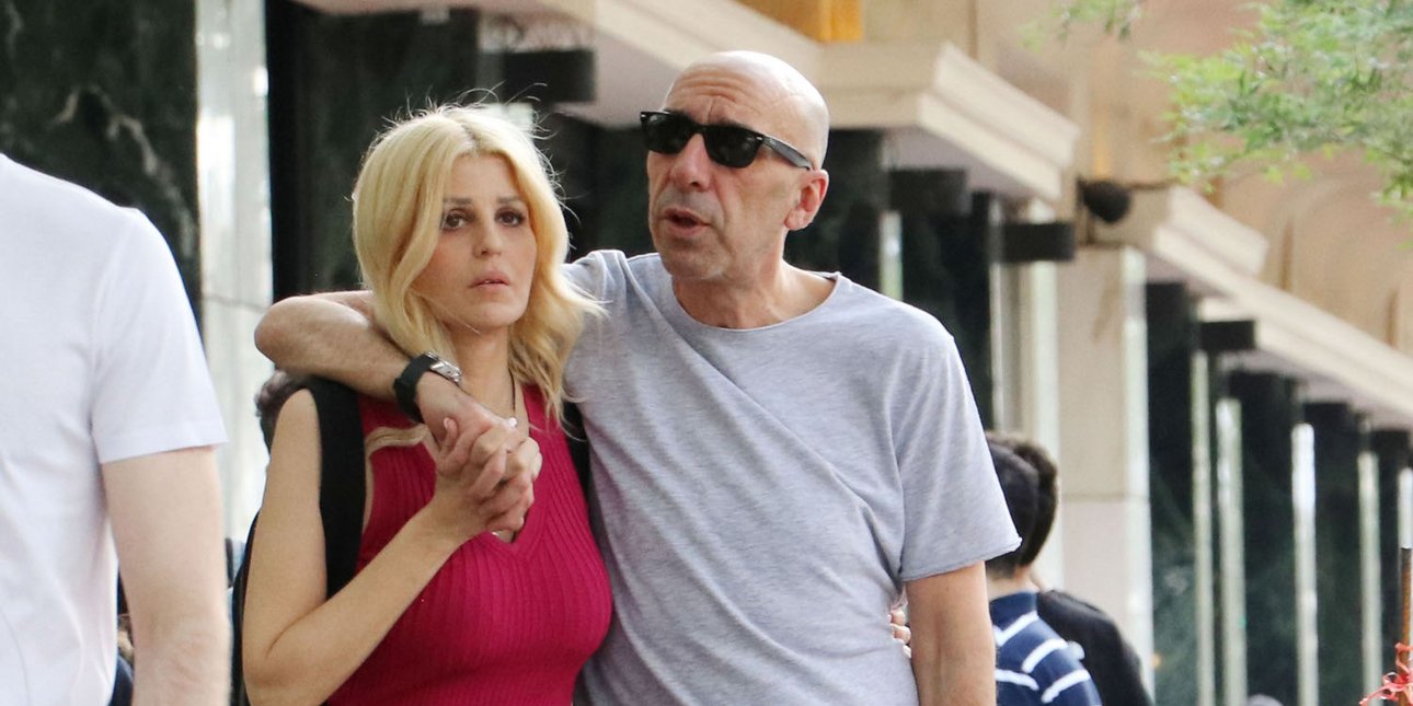 Έλενα Ράπτη: Χαλαρή βόλτα στο κέντρο της Αθήνας αγκαλιά με τον Γιάννη ...