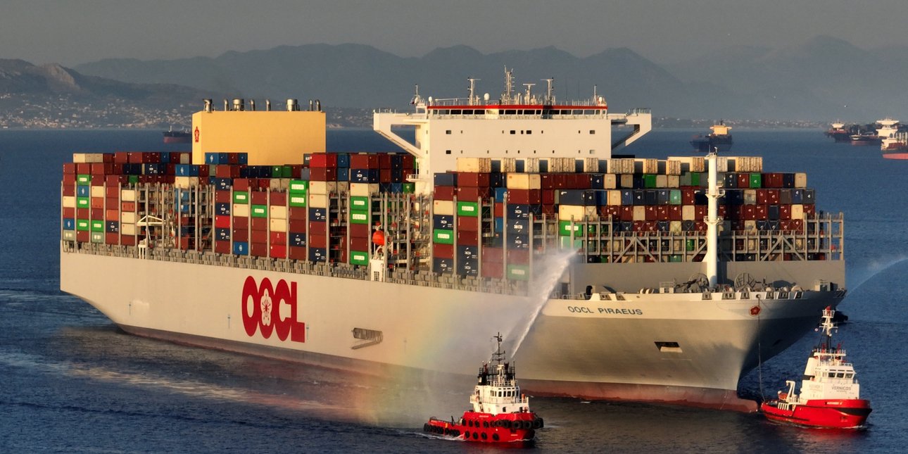 Νέο Ικόνιο: «Σκέπασε» τον Πειραιά το OOCL Piraeus -Από τα μεγαλύτερα Container ship στον κόσμο ...