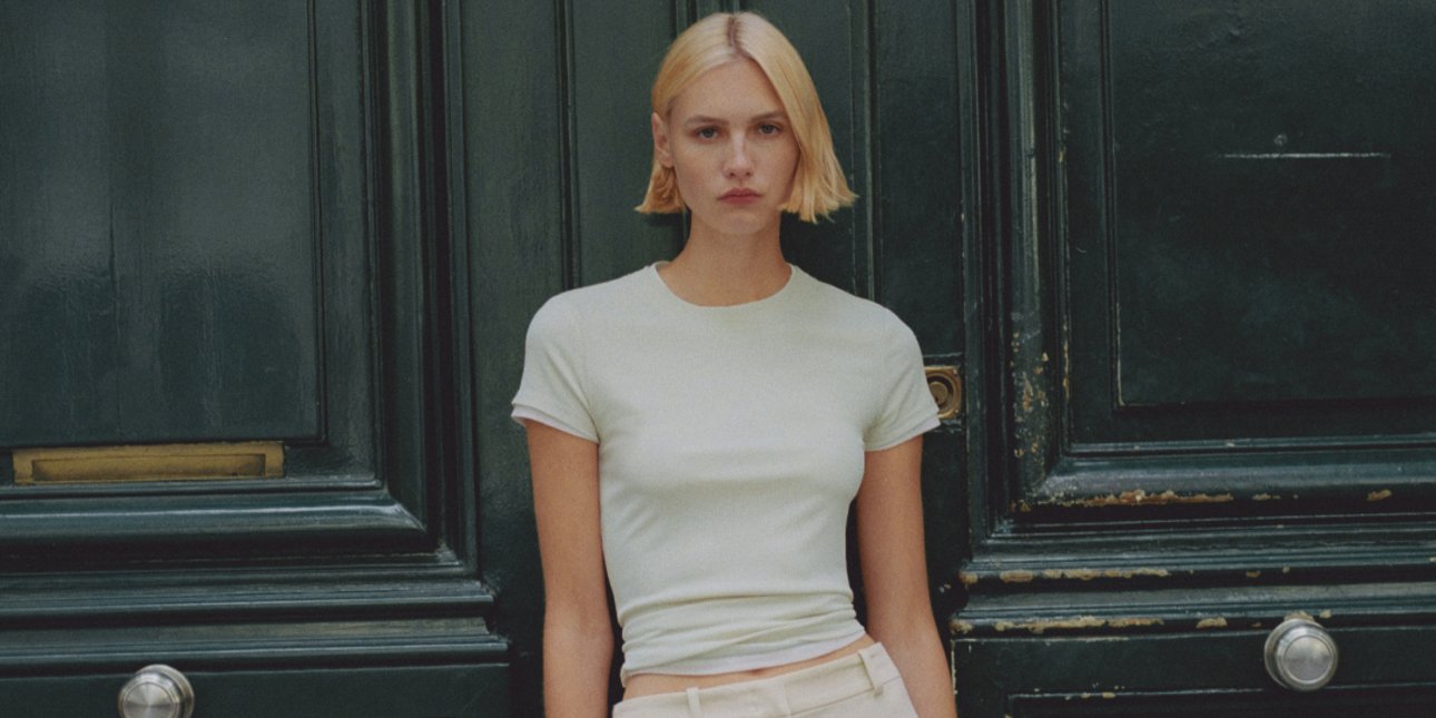 Η μαύρη δερμάτινη τσάντα από τα Mango που χαρίζει φινέτσα στο ντύσιμο -Με κομψό σχήμα, μοιάζει ...