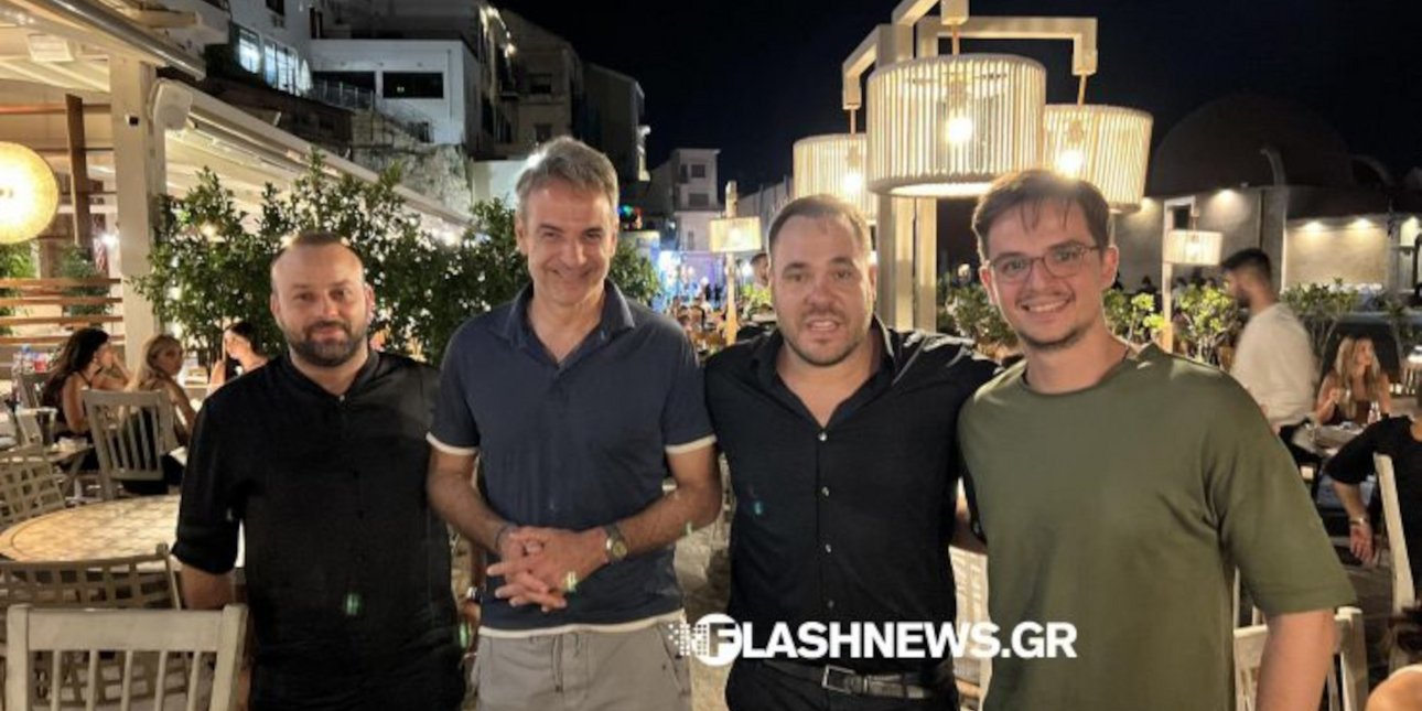 Η βραδινή βόλτα Μητσοτάκη στα Χανιά -Για ψαράκι με την οικογένειά του ...