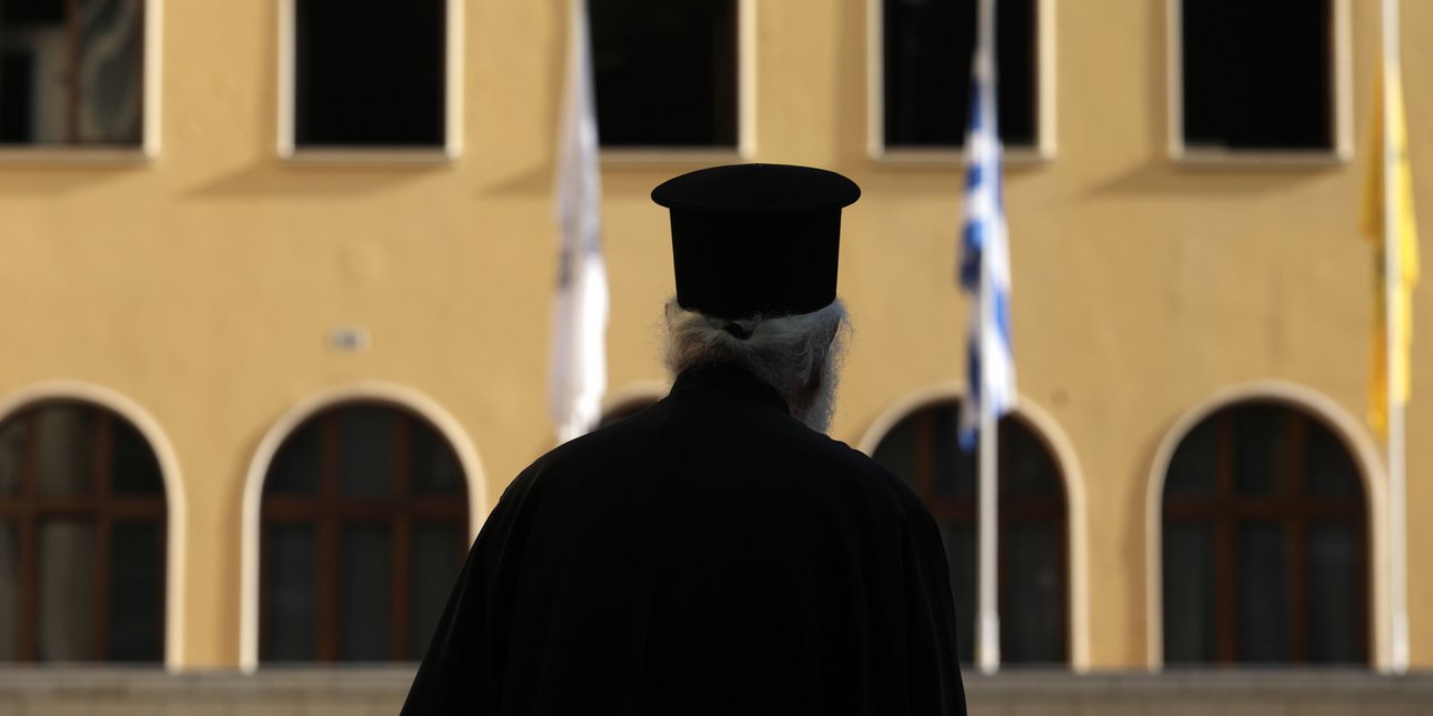 Θεσσαλονίκη: Καταδικάστηκε ιερέας για ενδοοικογενειακή απειλή -Τι ...