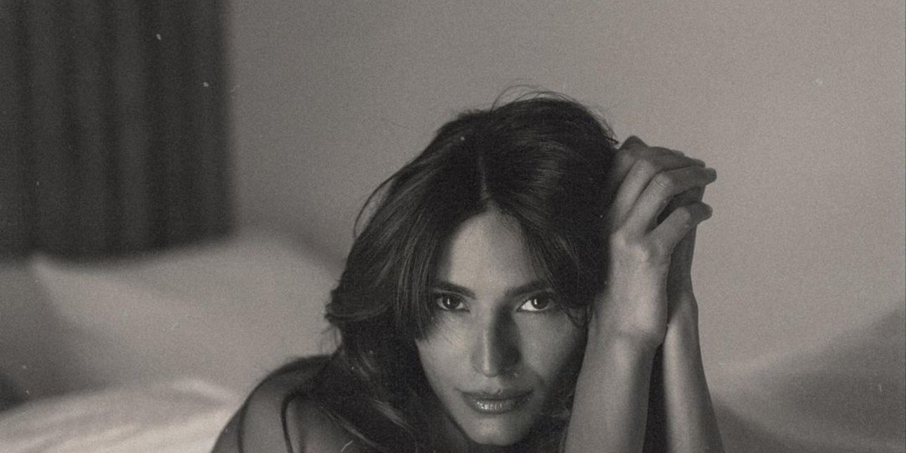 H Ηλιάνα Παπαγεωργίου τόπλες στο κρεβάτι -Καλωσόρισε τον Σεπτέμβρη με σέξι φωτό στο Instagram ...