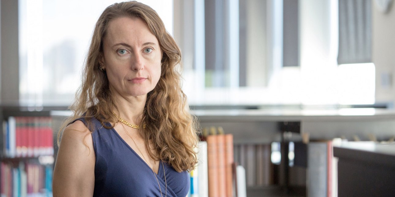 Η θρυλική Emily Wilson στο iefimerida: Γιατί η Ιλιάδα μιλά για όσα ...