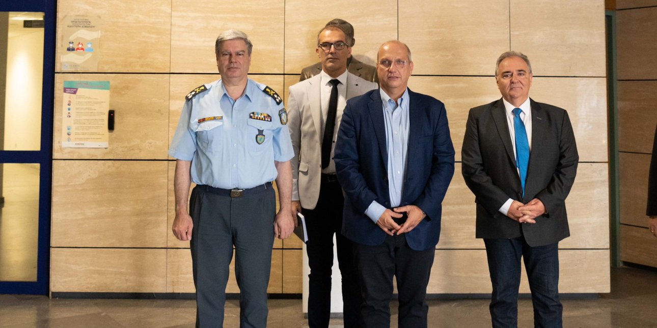 Επίσκεψη Οικονόμου στη διεύθυνση Εγκληματολογικών Ερευνών της ΕΛ.ΑΣ ...