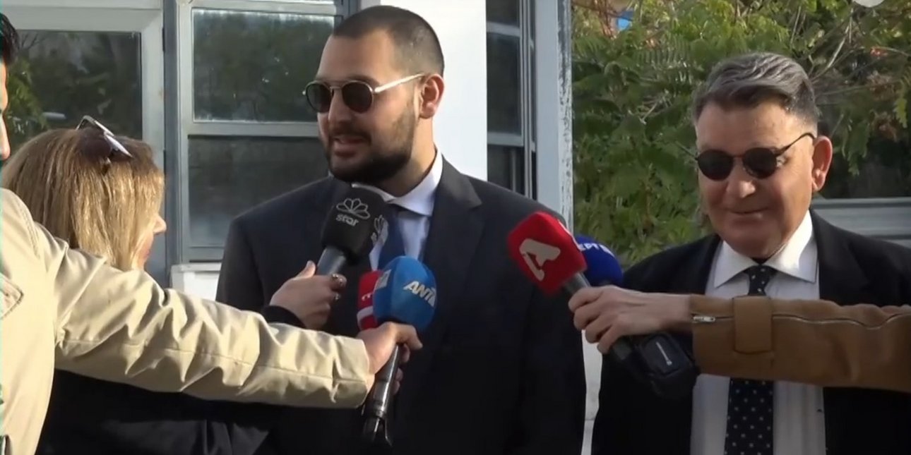 Αλέξης Κούγιας: Με τον 21χρονο γιο του, Χρήστο, στη δίκη της Ρούλας ...