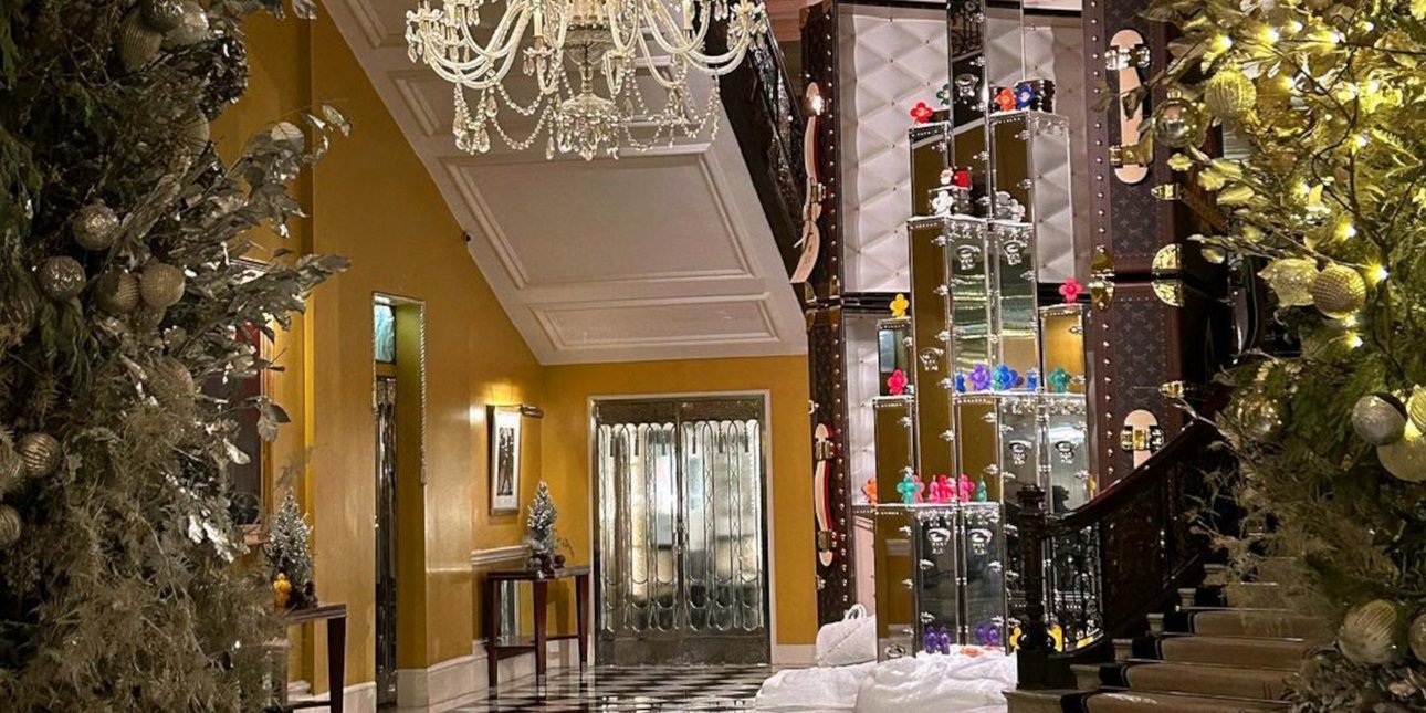 Το χριστουγεννιάτικο δέντρο του ξενοδοχείου Claridge's είναι ένα γλυπτό ...