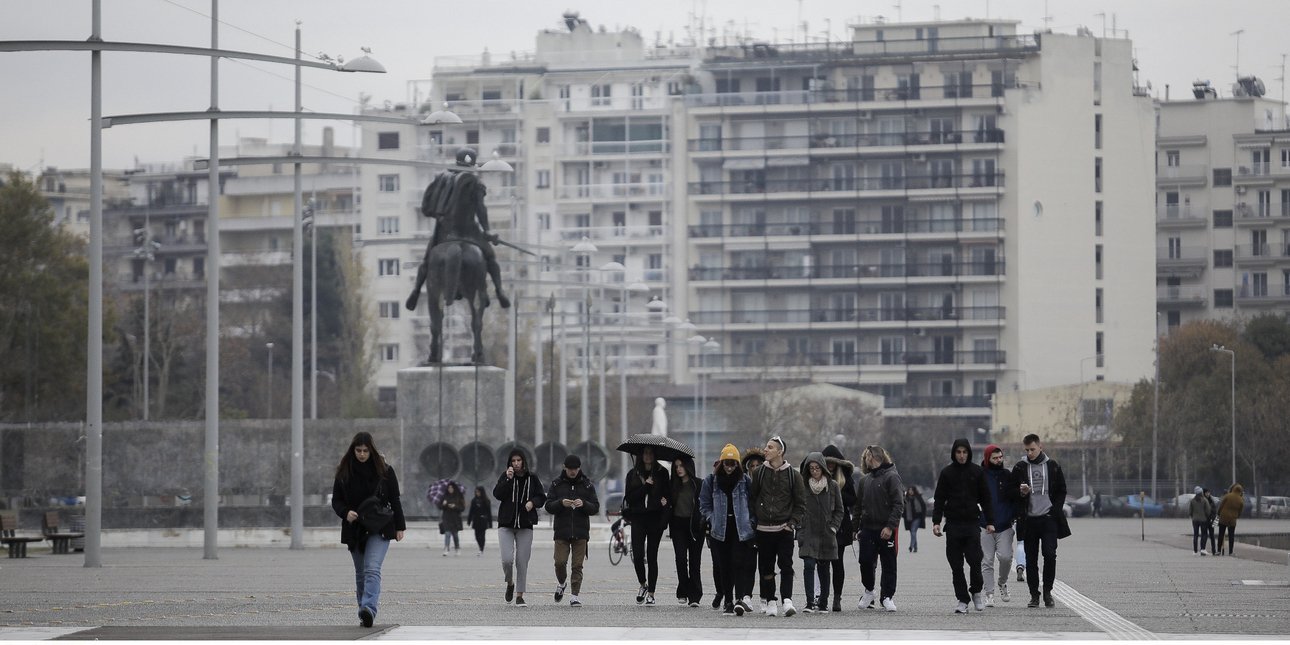 Αρχισε η κακοκαιρία στη Θεσσαλονίκη: Πτώσεις δέντρων, κρύο, θυελλώδεις ...