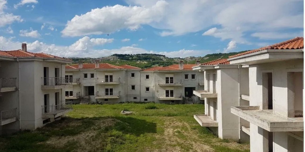 Γρεβενά: Υπογράφηκε η σύμβαση για κατασκευή 80 εργατικών κατοικιών -Το ...