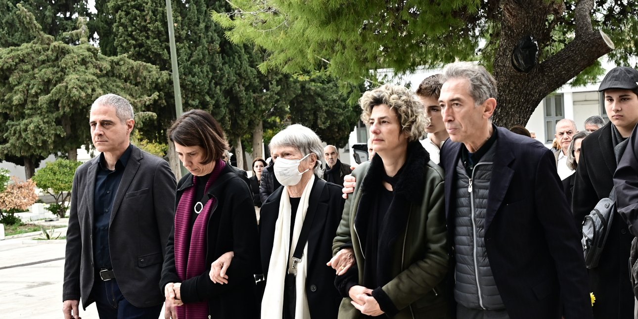 Τελευταίο αντίο στον Γιώργο Μιχαλακόπουλο, υποκλίθηκε το ελληνικό ...