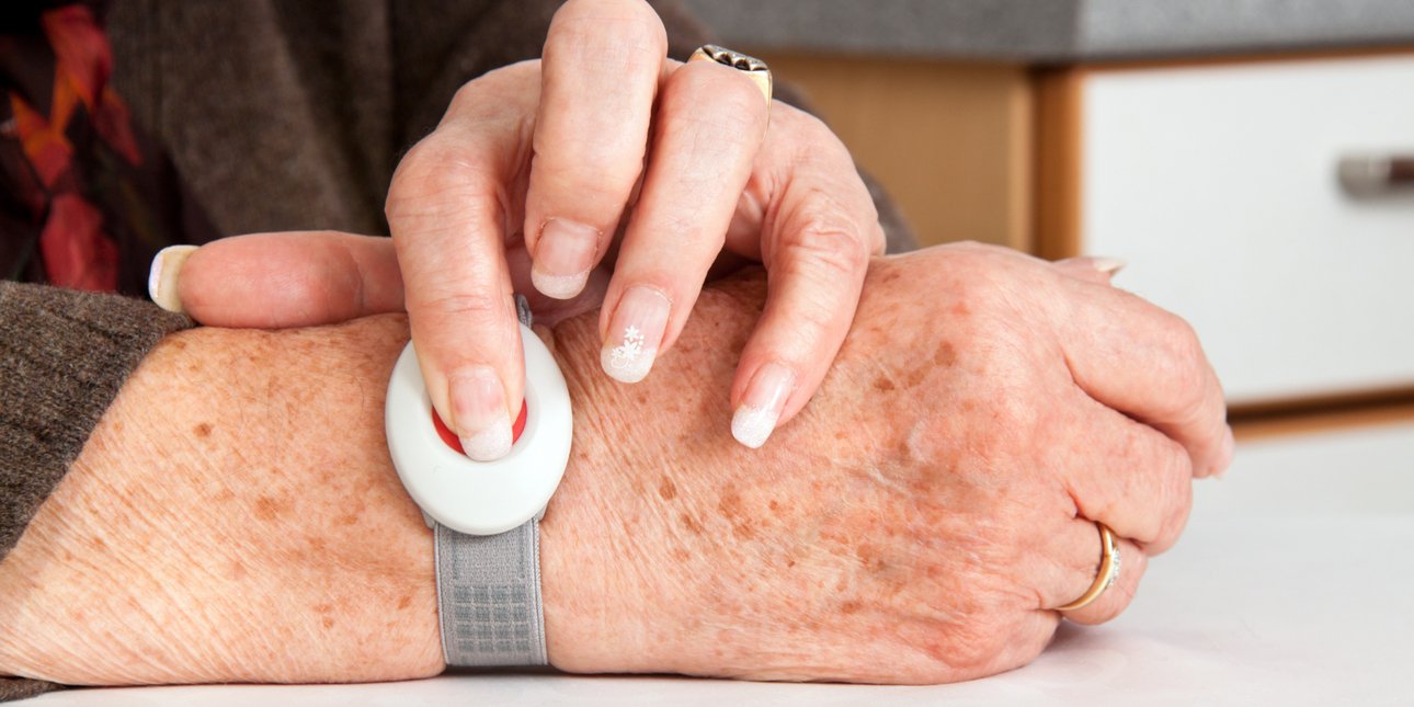 Panic Button: Επέκταση της εφαρμογής και σε άλλες περιοχές της Ελλάδας από το 2024 - iefimerida.gr