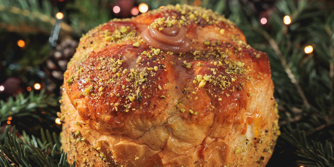 Είδαμε πώς φτιάχνεται το χριστουγεννιάτικο τσουρέκι με κάστανο στον ...