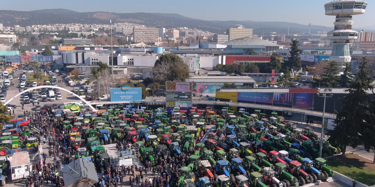 Θεσσαλονίκη: Εξω από τη ΔΕΘ με τα τρακτέρ τους οι αγρότες [εικόνες ...