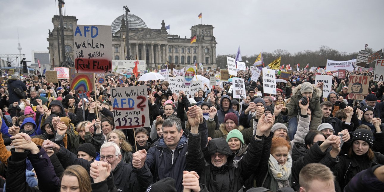 Γερμανία: Δικαστήριο επικύρωσε τον χαρακτηρισμό «εν δυνάμει εξτρεμιστικό» για το ακροδεξιό AfD ...