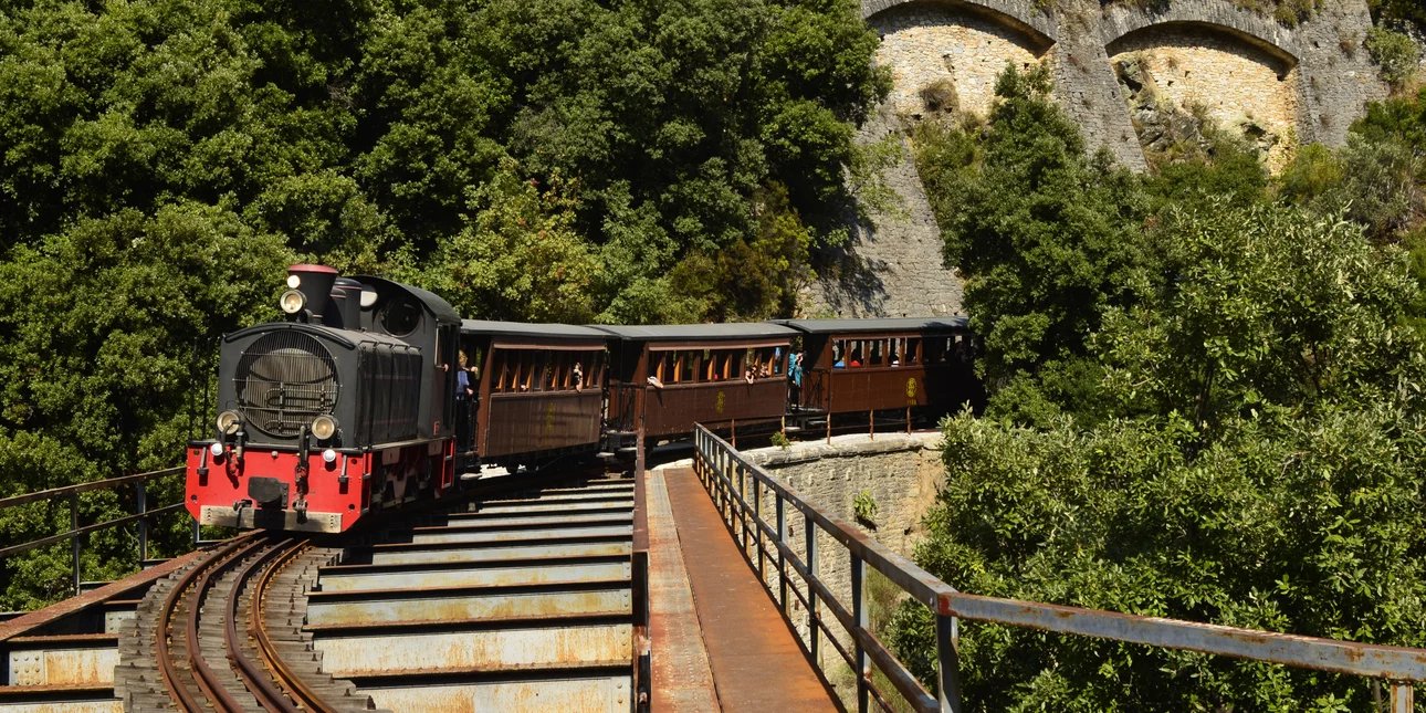 Ξανά στις ράγες το τρενάκι του Πηλίου: Μία μαγευτική διαδρομή 16 χλμ ...