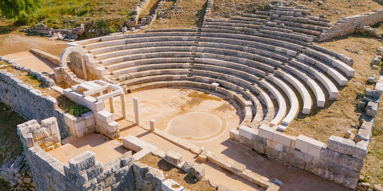 Εθνικό θέατρο: Παράσταση σε 17 αρχαία θέατρα-διαμάντια, με φυσικό φως ...