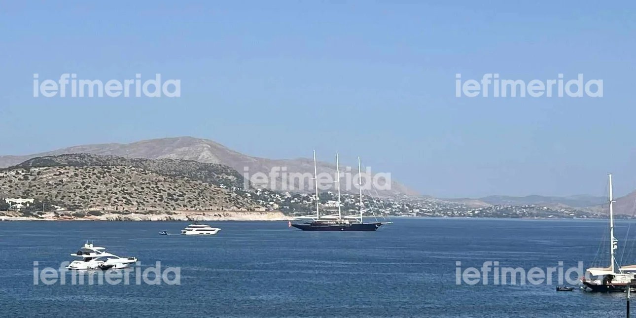 Jeff Bezos’ Superyacht Spotted Off the Coast of Varkiza, Greece ...