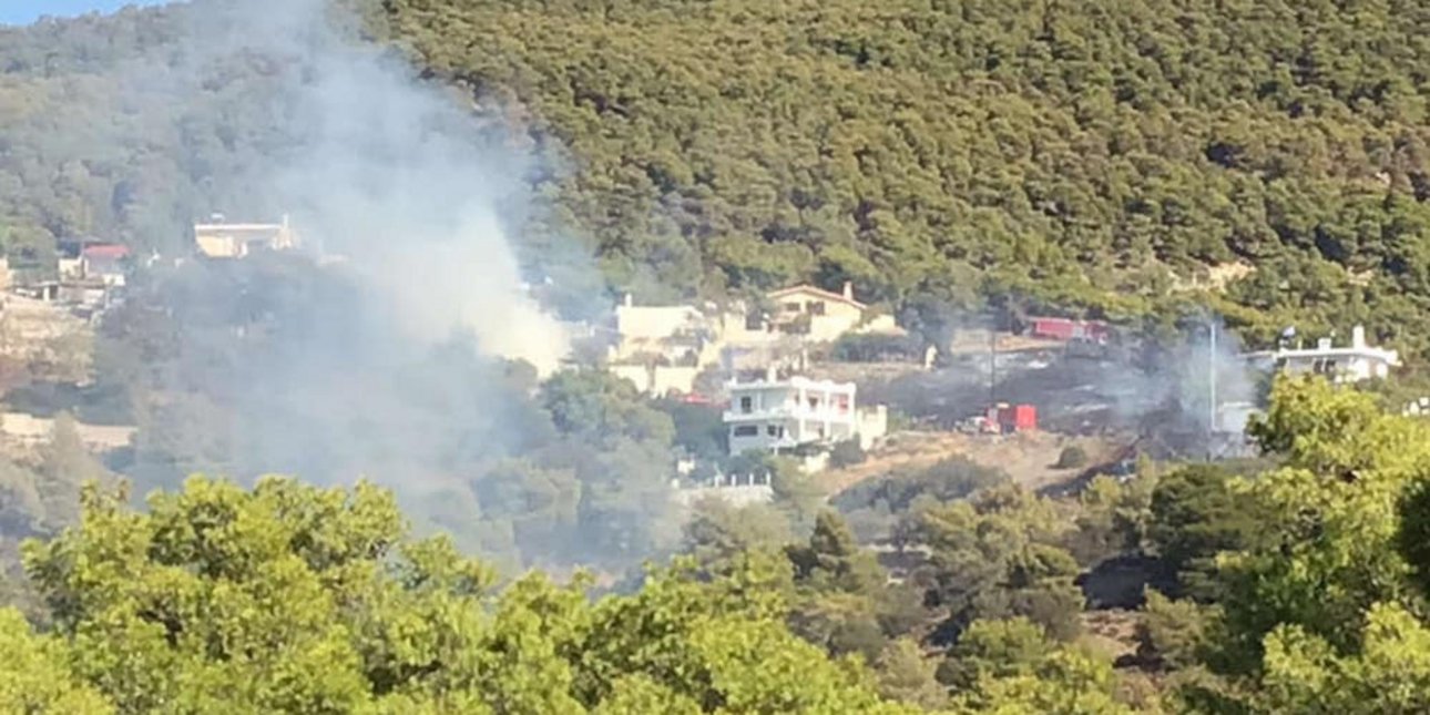 Φωτιά στον Διόνυσο Κερατέας -Επιχειρούν δύο ελικόπτερα και 47 πυροσβέστες - iefimerida.gr