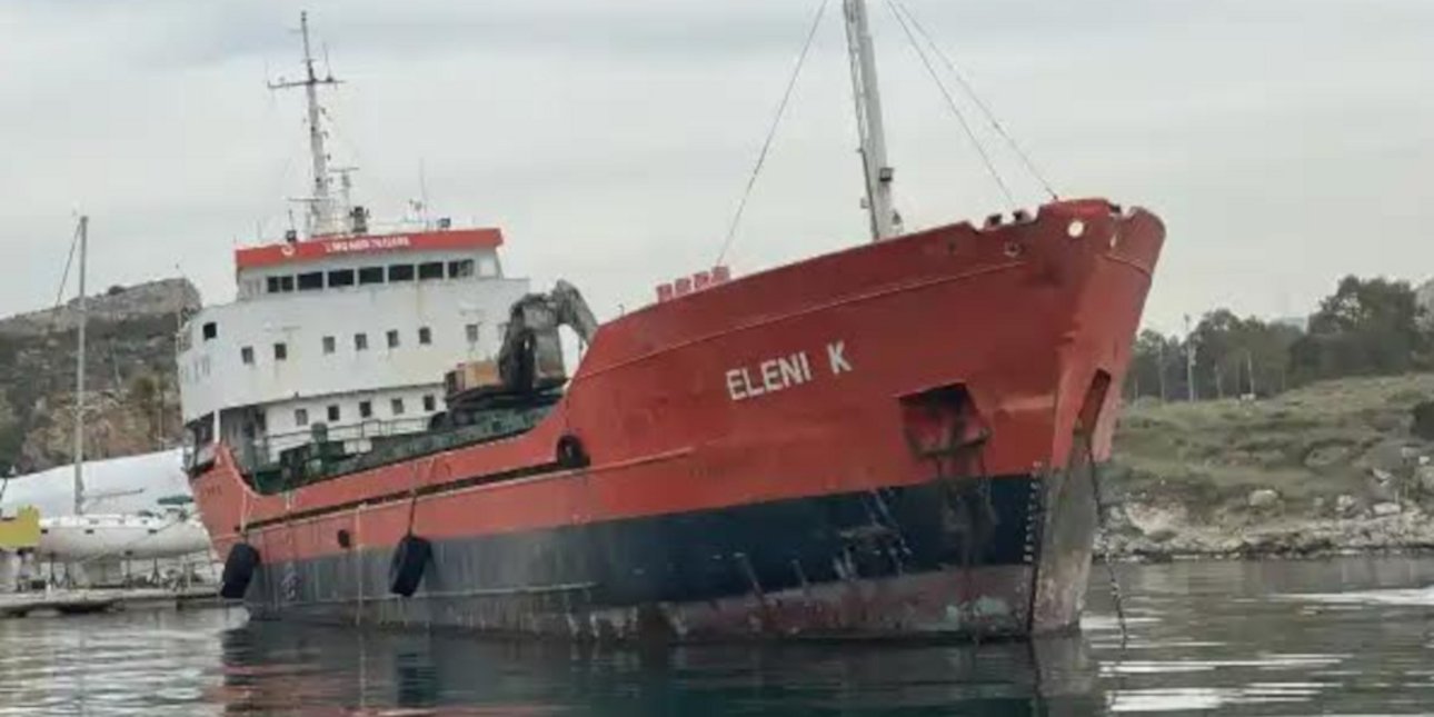 Aπομακρύνθηκε από τον κόλπο της Ελευσίνας το φορτηγό πλοίο «ΕΛΕΝΗ Κ ...