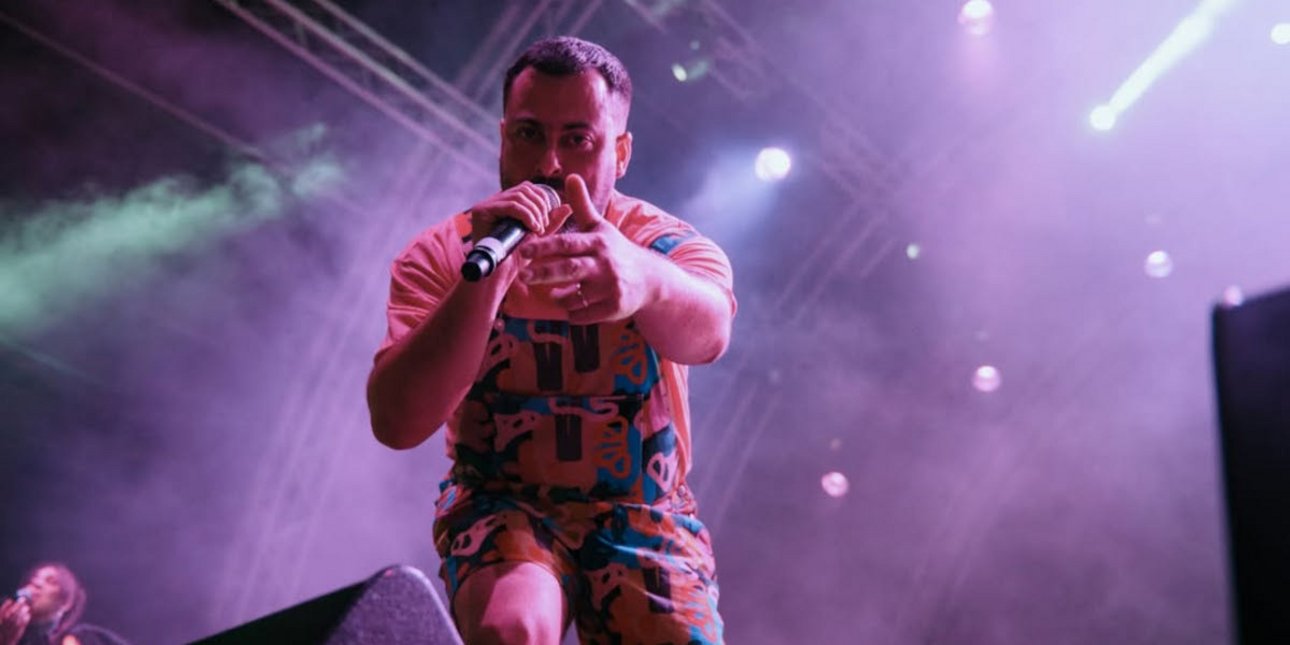 Ο Pan Pan μιλά για την «Ανισόπεδη Ντίσκο» που τραγουδούσαν όλοι το 2024 ...