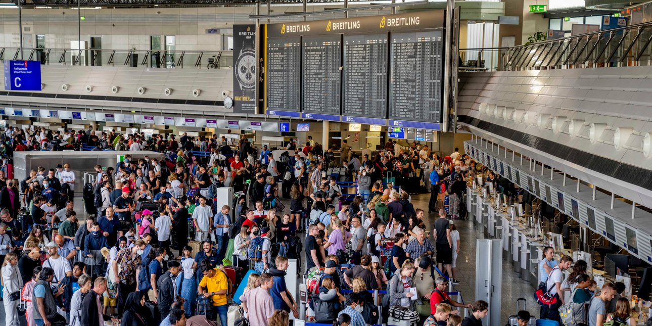 Γερμανία: Προβλήματα σε αεροδρόμια λόγω της κακοκαιρίας - iefimerida.gr