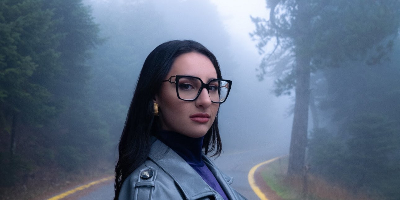 Eurovision 2025: Η Klavdia απαντά για τα χαρακτηριστικά γυαλιά στις εμφανίσεις της [βίντεο ...