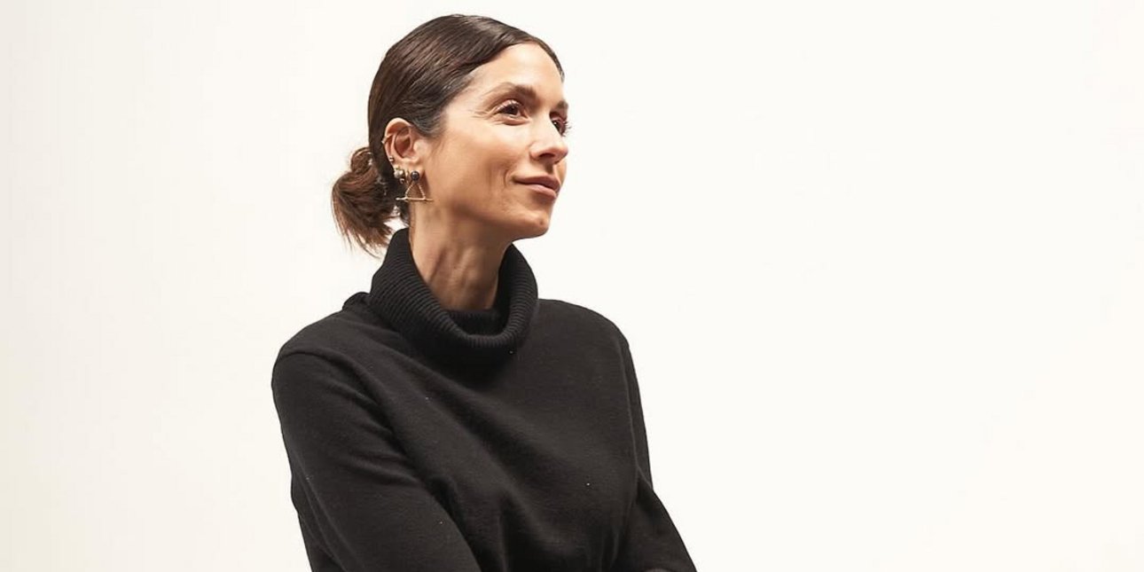 Σοφία Καρβέλα: Το στιλάτο look με λευκό τζιν που εμπνέει για τις ...