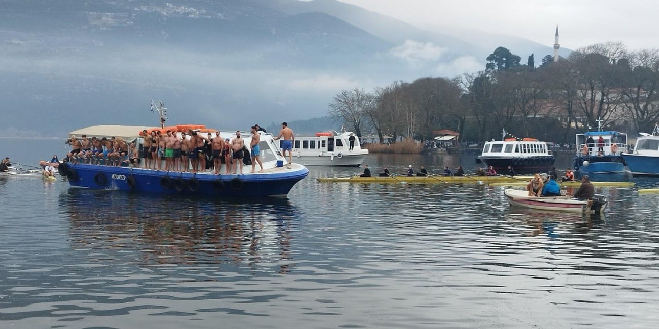 Πώς γιόρτασαν τα Θεοφάνια στην Ήπειρο -12χρονη μαθήτρια έπιασε στο Σταυρό στη λίμνη των ...