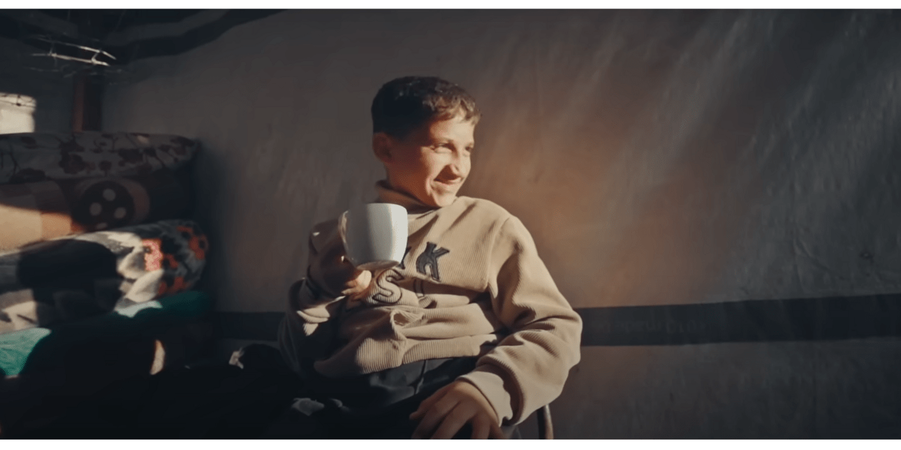 Γάζα: 11χρονος που μεταφέρει νεκρούς και τραυματίες στο νοσοκομείο μιλά ...