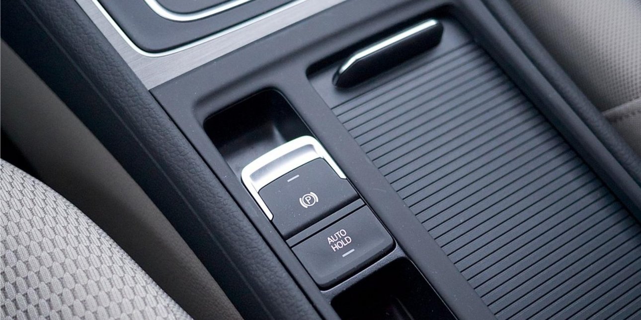 Ο άγνωστος διακόπτης του αυτοκινήτου που λύνει ένα μεγάλο πρόβλημα ...