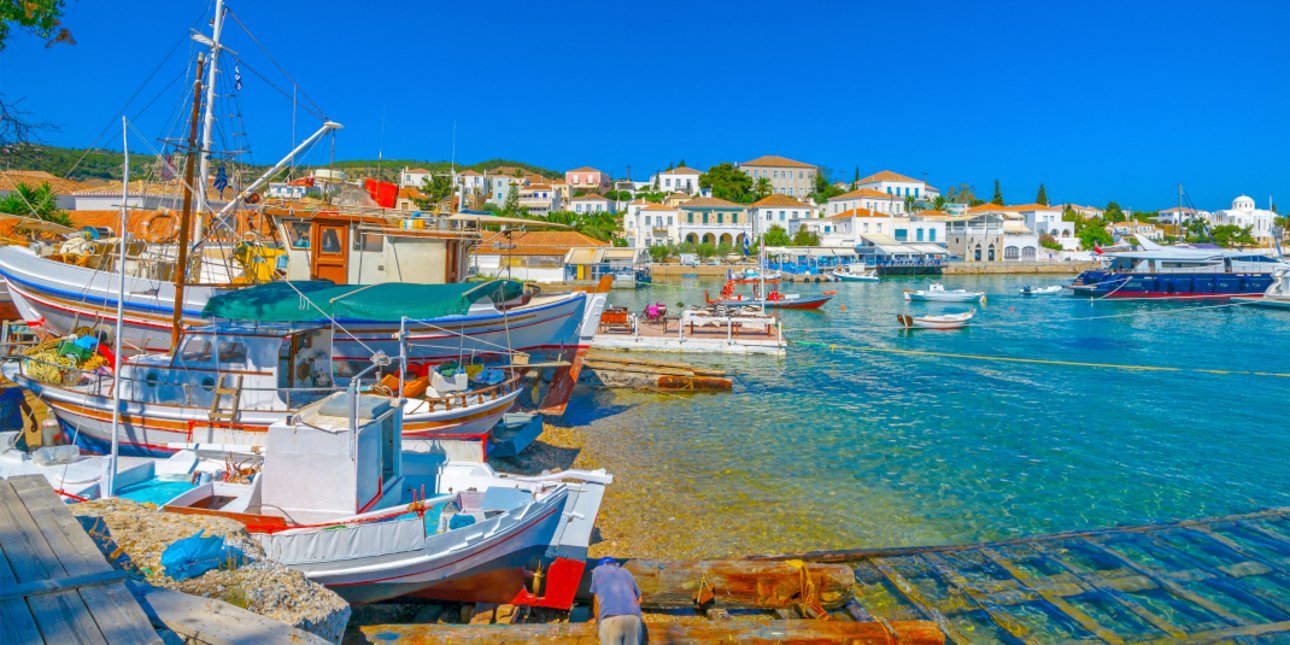 Σπέτσες: Ανακλήθηκε από το υπ. Ναυτιλίας η απόφαση του λιμενάρχη να ...