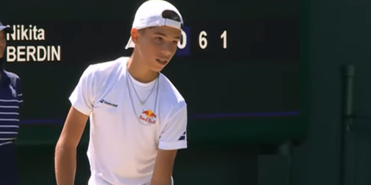 Ποιος είναι ο 13χρονος Ραφαήλ Παγώνης που τρέλανε τον κόσμο του τένις – Γιατί έφυγε από την ...