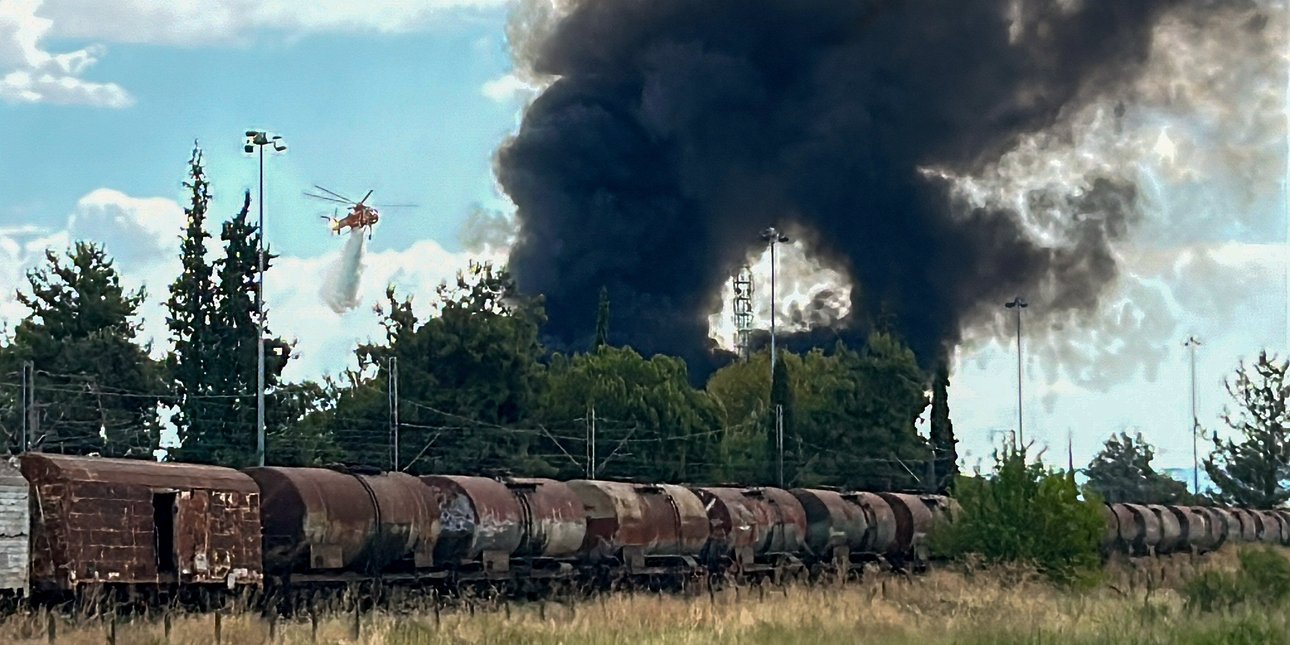 Θεσσαλονίκη: Σε ύφεση η φωτιά σε επιχείρηση ανακύκλωσης στη Σίνδο - iefimerida.gr