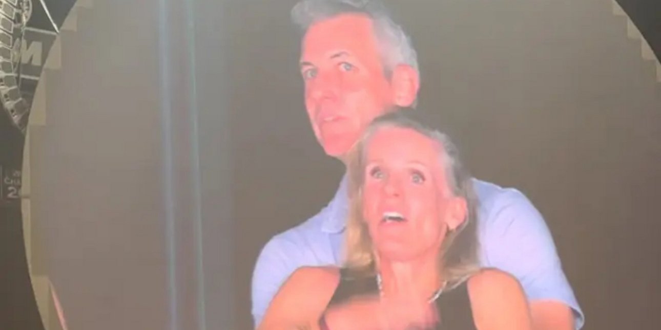 Σάλος στα σόσιαλ για το παράνομο ζευγάρι που αποκάλυψε η kiss cam στους Coldplay -Πώς αντέδρασε ...