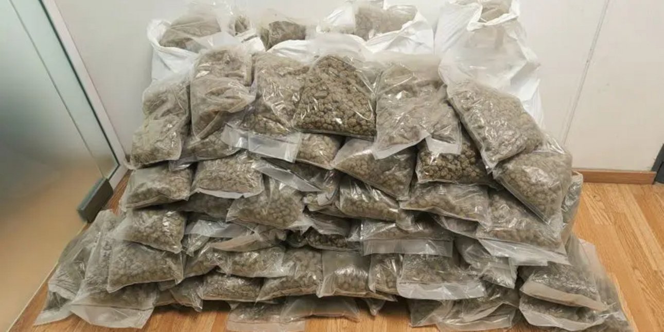 Ξυλοκιβώτιο με 62 κιλά κάνναβη έφτασε ταχυδρομικώς από τον Καναδά -Οι προσπάθειες παραλαβής, πώς ...