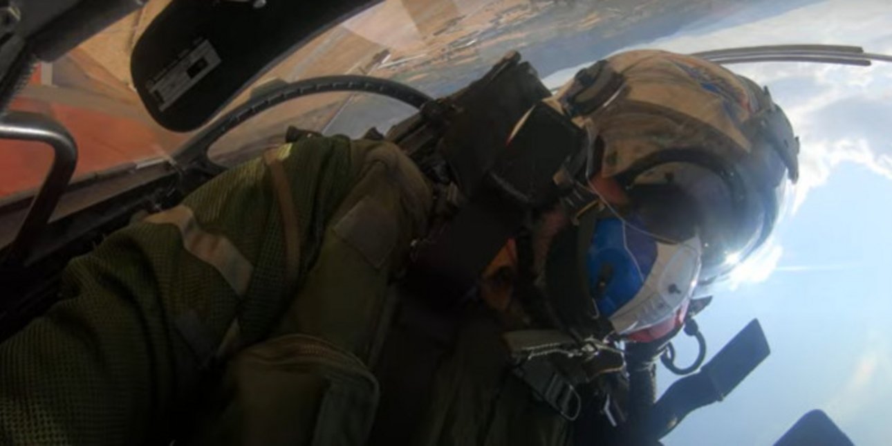 Εντυπωσιακές εικόνες από το πιλοτήριο του γαλλικού Rafale στην Athens ...