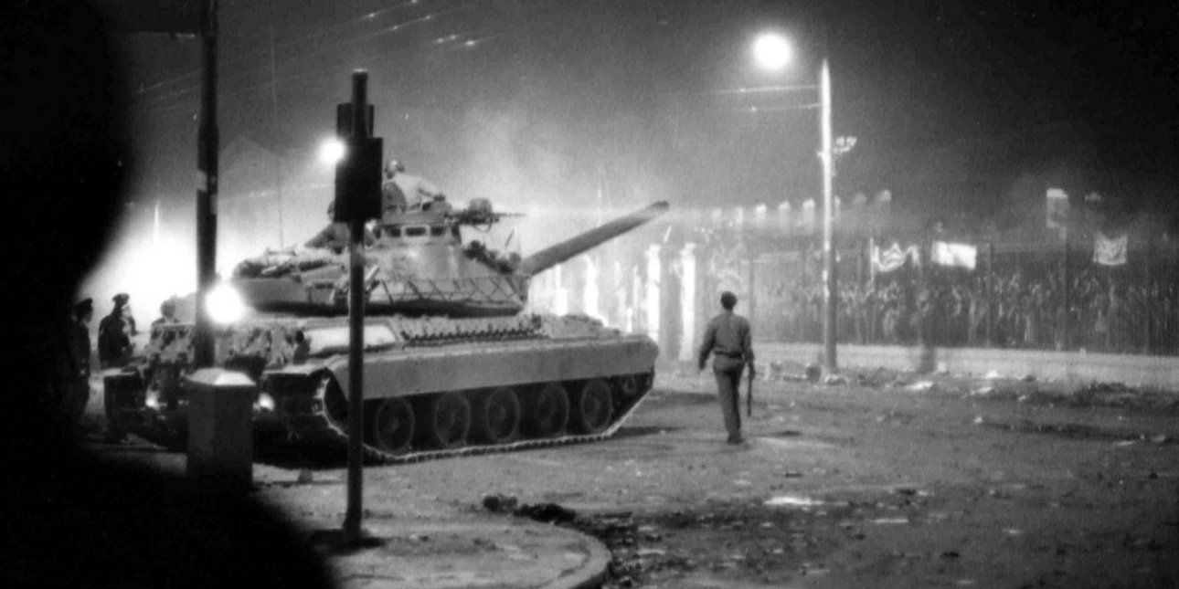 Πού βρίσκεται σήμερα το τανκ που γκρέμισε την πύλη του Πολυτεχνείου -Το ...