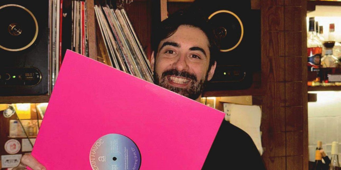 Ο διασώστης που βρήκε τον DJ Ζακ Φάμελλο στην άσφαλτο μιλά στο iefimerida: «Έφυγε με τα βινύλιά ...