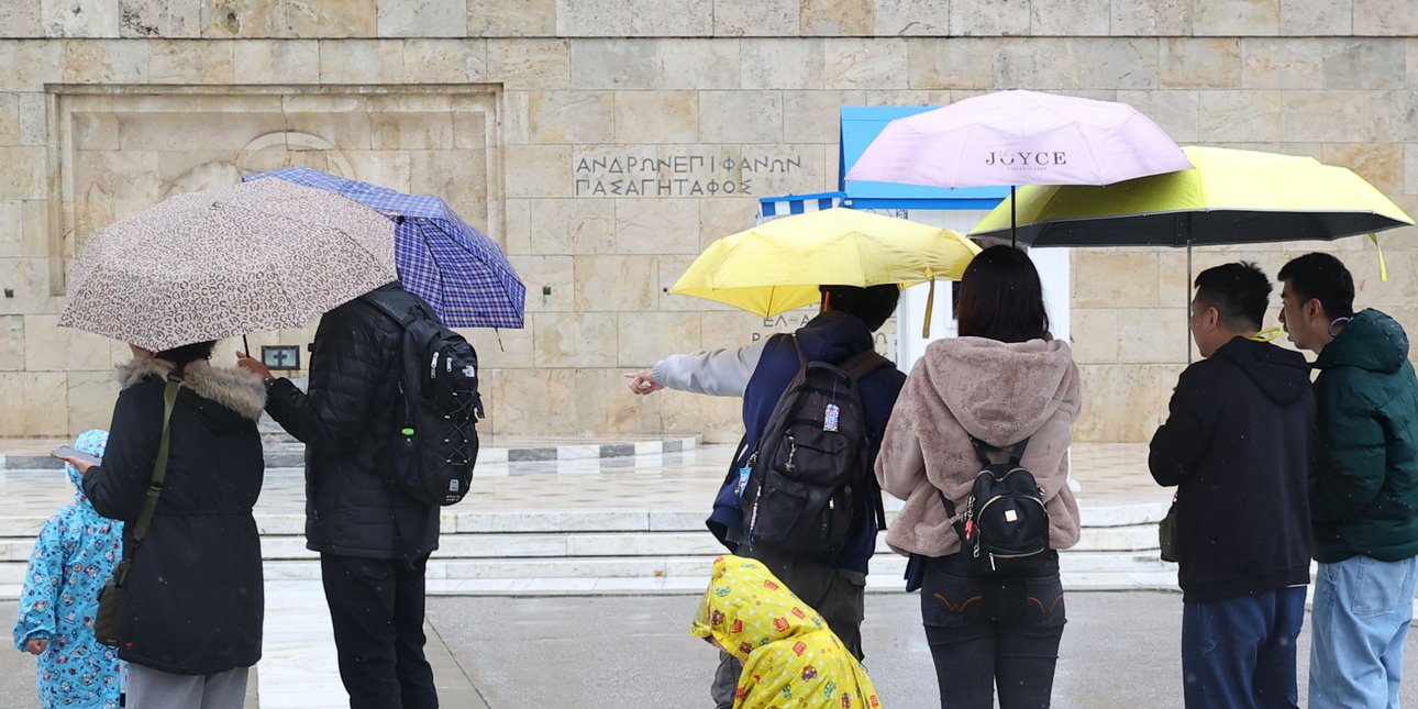 Με καταιγίδες η Τσικνοπέμπτη, ποιες ώρες «βλέπουν» να βρέχει στην Αθήνα ...